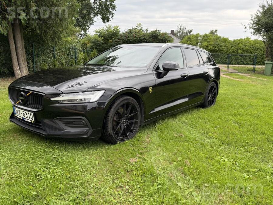 Melns Volvo V60 2018 Dobele, ar dzinēja tilpumu 2.00 L un nobraukumu 289 tūkst. km par 15000 €, foto 1 vietnē AUTOMOTO.COM.LV