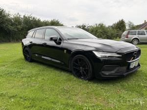 Melns Volvo V60 2018 Dobele, ar dzinēja tilpumu 2.00 L un nobraukumu 289 tūkst. km par 15000 €, foto 3 vietnē AUTOMOTO.COM.LV