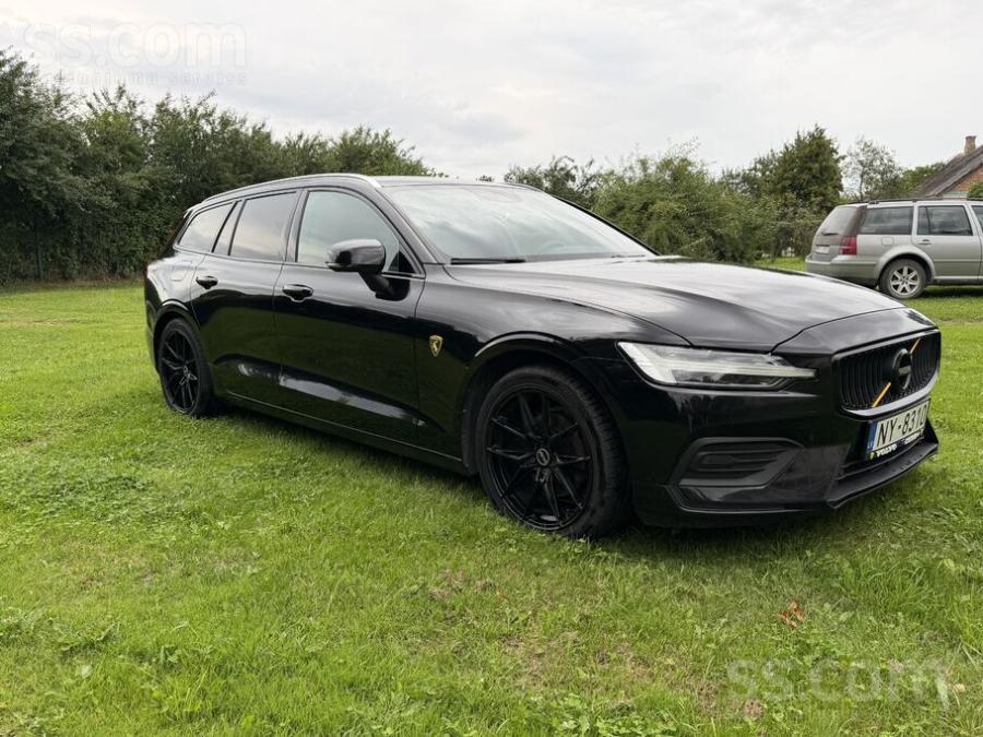 Melns Volvo V60 2018 Dobele, ar dzinēja tilpumu 2.00 L un nobraukumu 289 tūkst. km par 15000 €, foto 3 vietnē AUTOMOTO.COM.LV