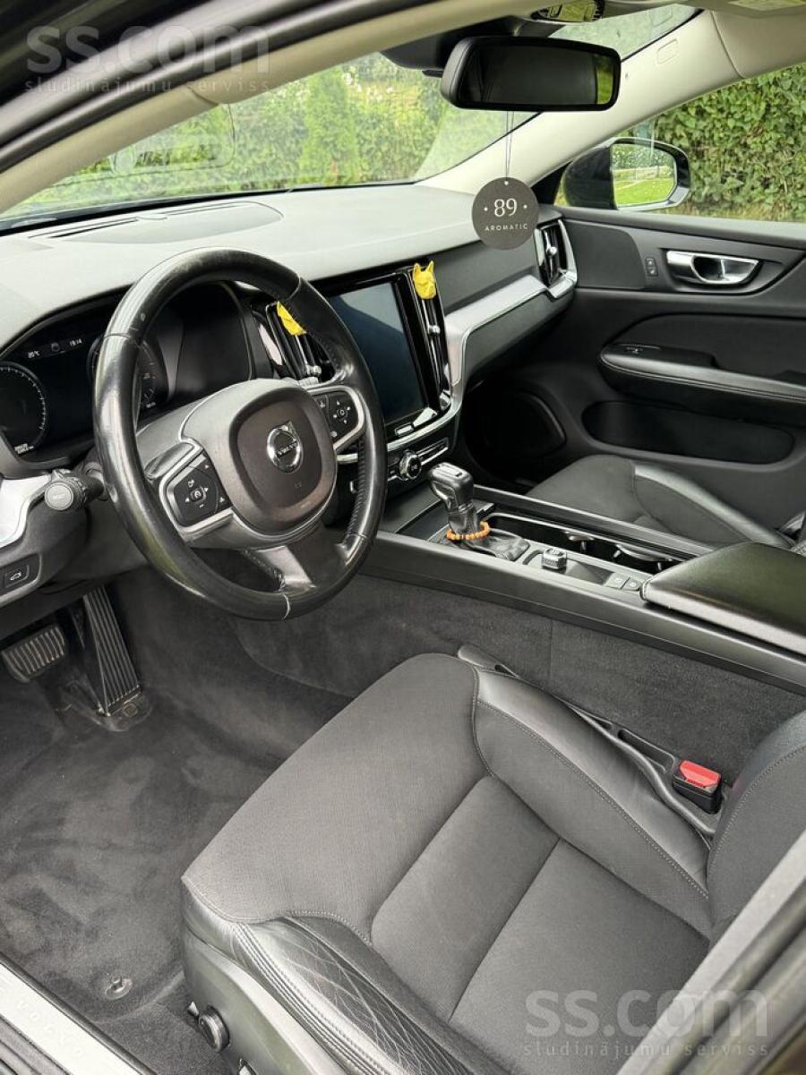 Melns Volvo V60 2018 Dobele, ar dzinēja tilpumu 2.00 L un nobraukumu 289 tūkst. km par 15000 €, foto 7 vietnē AUTOMOTO.COM.LV