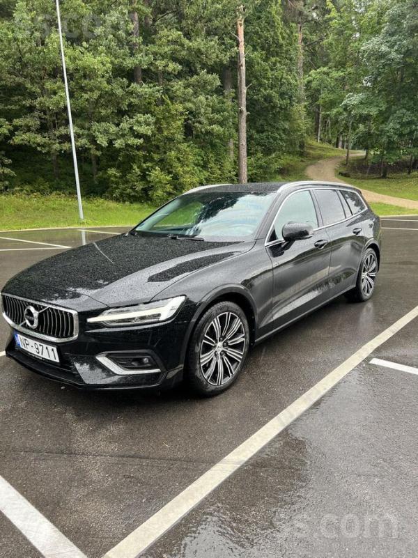 Melns Volvo V60 2018 Alūksne, ar dzinēja tilpumu 2.00 L un nobraukumu 204 tūkst. km par 14500 €, foto 2 vietnē AUTOMOTO.COM.LV
