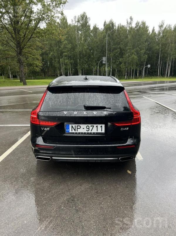 Melns Volvo V60 2018 Alūksne, ar dzinēja tilpumu 2.00 L un nobraukumu 204 tūkst. km par 14500 €, foto 3 vietnē AUTOMOTO.COM.LV