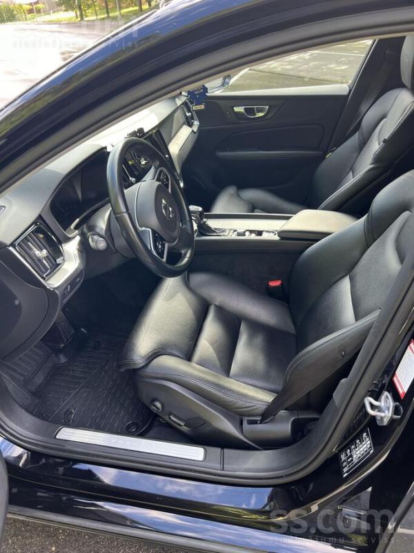 Melns Volvo V60 2018 Alūksne, ar dzinēja tilpumu 2.00 L un nobraukumu 204 tūkst. km par 14500 €, foto 8 vietnē AUTOMOTO.COM.LV
