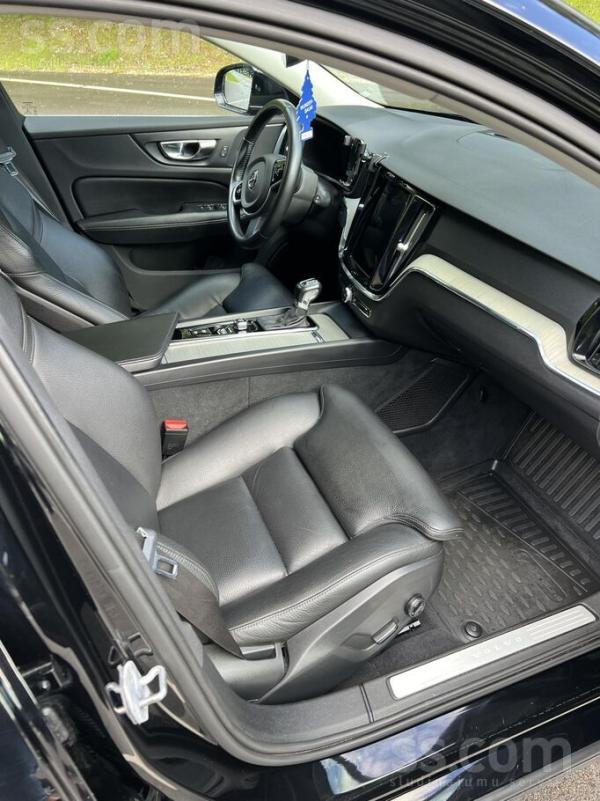 Melns Volvo V60 2018 Alūksne, ar dzinēja tilpumu 2.00 L un nobraukumu 204 tūkst. km par 14500 €, foto 9 vietnē AUTOMOTO.COM.LV