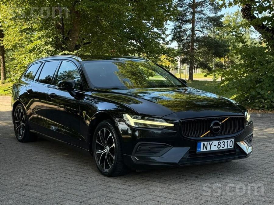 Black Volvo V60 2018 in Riga, with an engine capacity of 2.00 L and mileage of 290 thousand km for 11990 €, photo 1 on AUTOMOTO.COM.LV