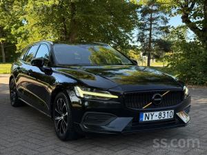 Black Volvo V60 2018 in Riga, with an engine capacity of 2.00 L and mileage of 290 thousand km for 11990 €, photo 4 on AUTOMOTO.COM.LV