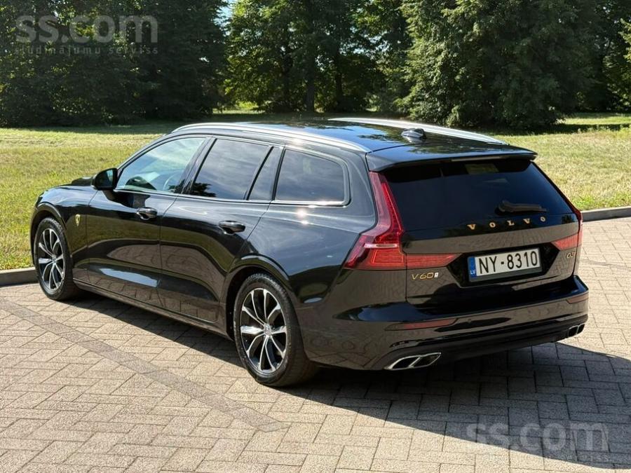 Black Volvo V60 2018 in Riga, with an engine capacity of 2.00 L and mileage of 290 thousand km for 11990 €, photo 7 on AUTOMOTO.COM.LV