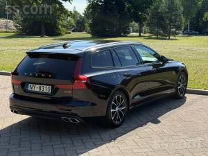 Black Volvo V60 2018 in Riga, with an engine capacity of 2.00 L and mileage of 290 thousand km for 11990 €, photo 8 on AUTOMOTO.COM.LV