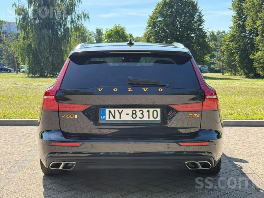 Black Volvo V60 2018 in Riga, with an engine capacity of 2.00 L and mileage of 290 thousand km for 11990 €, photo 10 on AUTOMOTO.COM.LV