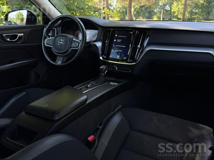 Black Volvo V60 2018 in Riga, with an engine capacity of 2.00 L and mileage of 290 thousand km for 11990 €, photo 11 on AUTOMOTO.COM.LV