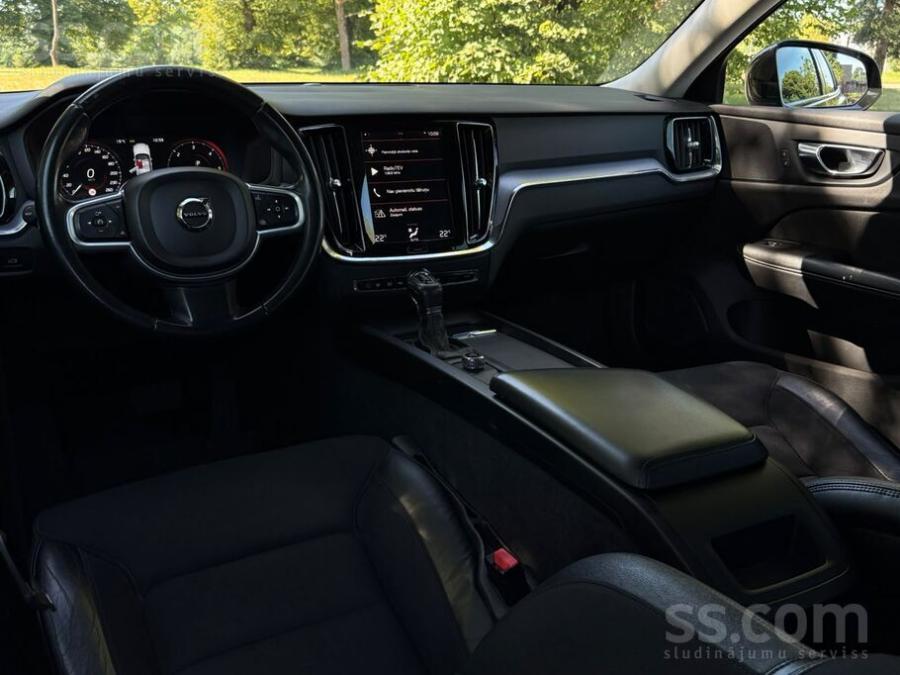 Black Volvo V60 2018 in Riga, with an engine capacity of 2.00 L and mileage of 290 thousand km for 11990 €, photo 12 on AUTOMOTO.COM.LV
