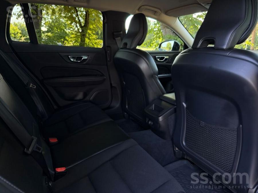 Black Volvo V60 2018 in Riga, with an engine capacity of 2.00 L and mileage of 290 thousand km for 11990 €, photo 14 on AUTOMOTO.COM.LV