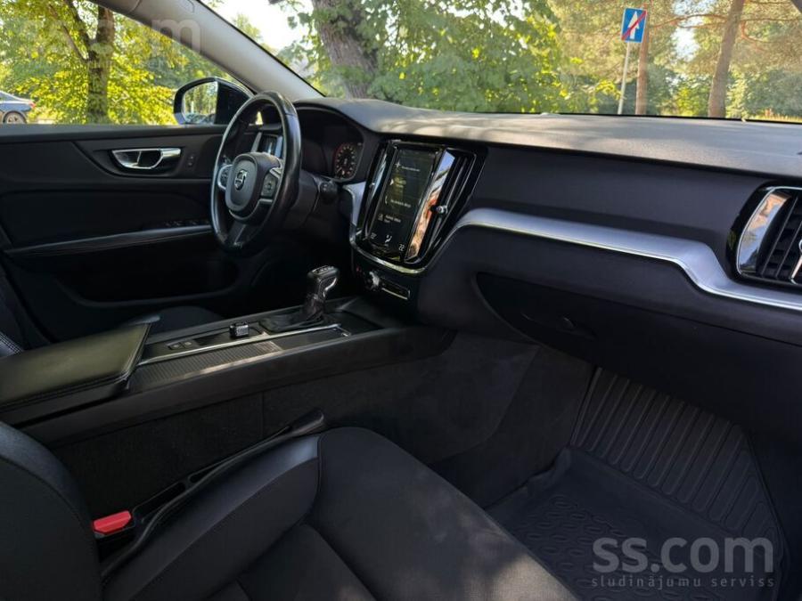 Black Volvo V60 2018 in Riga, with an engine capacity of 2.00 L and mileage of 290 thousand km for 11990 €, photo 15 on AUTOMOTO.COM.LV