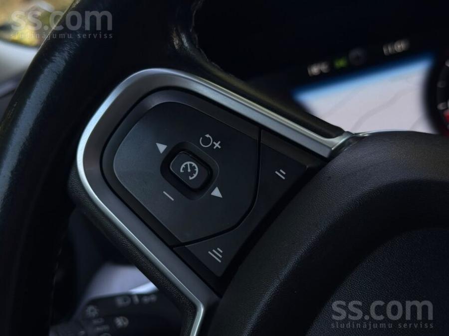 Black Volvo V60 2018 in Riga, with an engine capacity of 2.00 L and mileage of 290 thousand km for 11990 €, photo 20 on AUTOMOTO.COM.LV