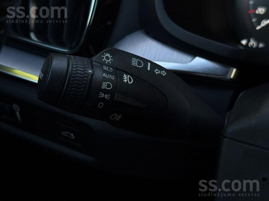 Black Volvo V60 2018 in Riga, with an engine capacity of 2.00 L and mileage of 290 thousand km for 11990 €, photo 21 on AUTOMOTO.COM.LV