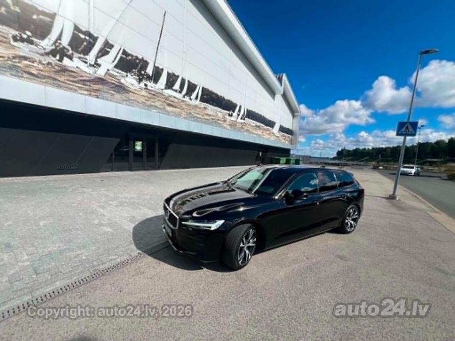 Black Volvo V60 2018 in Tallinn, with an engine capacity of 2.00 L and mileage of 232 thousand km for 16500 €, photo 4 on AUTOMOTO.COM.LV
