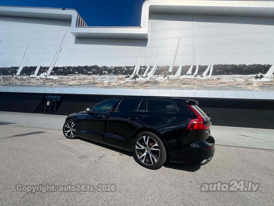 Black Volvo V60 2018 in Tallinn, with an engine capacity of 2.00 L and mileage of 232 thousand km for 16500 €, photo 5 on AUTOMOTO.COM.LV