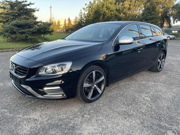 Volvo V60 2018 in Kaunas on AUTOMOTO.COM.LV Black Volvo V60 2018 in Kaunas, with an engine capacity of 1.97 L and mileage of 288 thousand km for 7950 β¬, photo 3 on AUTOMOTO.COM.LV