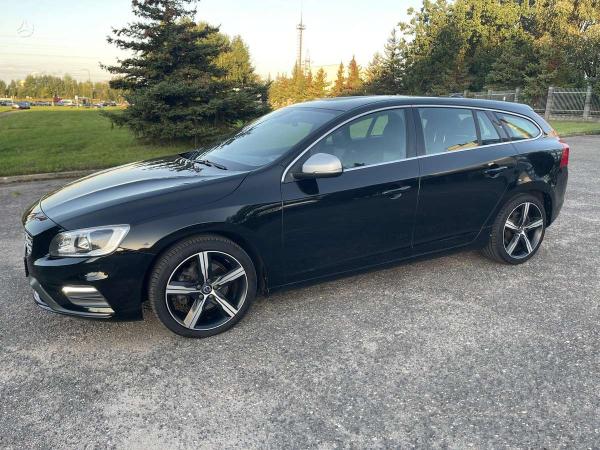 Volvo V60 2018 in Kaunas on AUTOMOTO.COM.LV Black Volvo V60 2018 in Kaunas, with an engine capacity of 1.97 L and mileage of 288 thousand km for 7950 β¬, photo 4 on AUTOMOTO.COM.LV