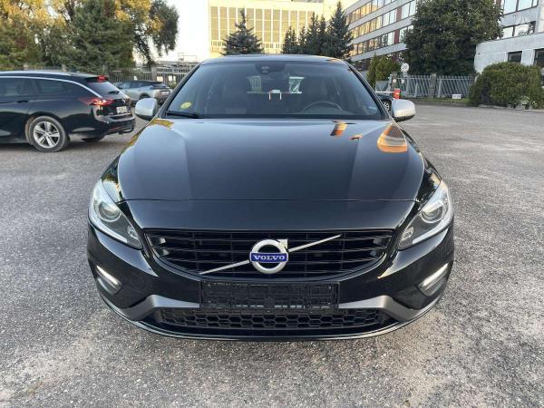 Volvo V60 2018 in Kaunas on AUTOMOTO.COM.LV Black Volvo V60 2018 in Kaunas, with an engine capacity of 1.97 L and mileage of 288 thousand km for 7950 β¬, photo 5 on AUTOMOTO.COM.LV