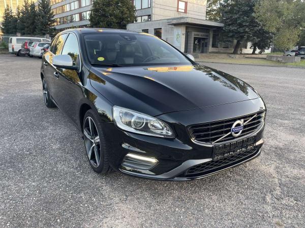 Volvo V60 2018 in Kaunas on AUTOMOTO.COM.LV Black Volvo V60 2018 in Kaunas, with an engine capacity of 1.97 L and mileage of 288 thousand km for 7950 β¬, photo 6 on AUTOMOTO.COM.LV