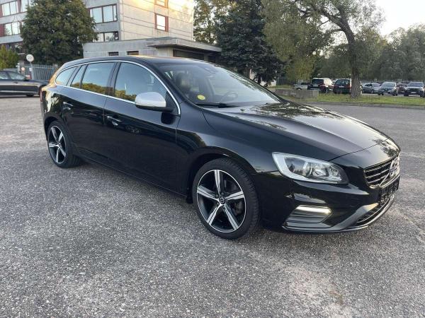 Volvo V60 2018 in Kaunas on AUTOMOTO.COM.LV Black Volvo V60 2018 in Kaunas, with an engine capacity of 1.97 L and mileage of 288 thousand km for 7950 β¬, photo 7 on AUTOMOTO.COM.LV