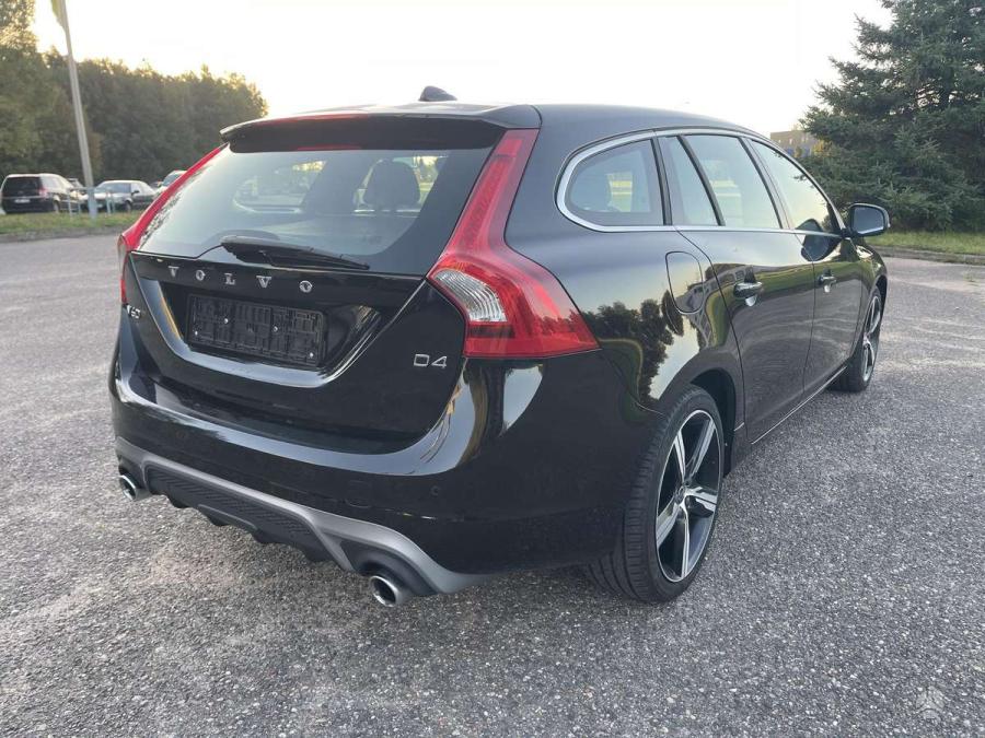 Melns Volvo V60 2018 Kauņa, ar dzinēja tilpumu 1.97 L un nobraukumu 288 tūkst. km par 7950 €, foto 10 vietnē AUTOMOTO.COM.LV