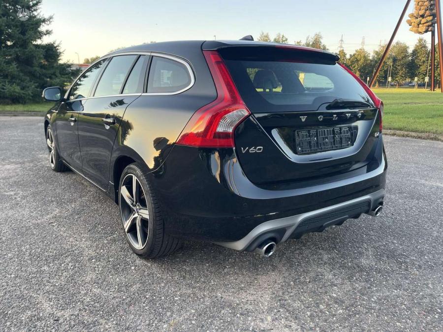 Melns Volvo V60 2018 Kauņa, ar dzinēja tilpumu 1.97 L un nobraukumu 288 tūkst. km par 7950 €, foto 13 vietnē AUTOMOTO.COM.LV