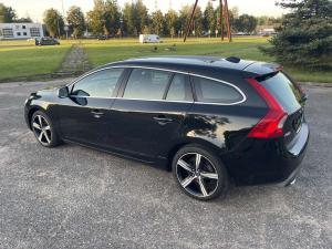 Melns Volvo V60 2018 Kauņa, ar dzinēja tilpumu 1.97 L un nobraukumu 288 tūkst. km par 7950 €, foto 15 vietnē AUTOMOTO.COM.LV