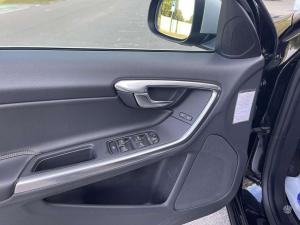 Melns Volvo V60 2018 Kauņa, ar dzinēja tilpumu 1.97 L un nobraukumu 288 tūkst. km par 7950 €, foto 17 vietnē AUTOMOTO.COM.LV