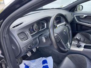 Melns Volvo V60 2018 Kauņa, ar dzinēja tilpumu 1.97 L un nobraukumu 288 tūkst. km par 7950 €, foto 18 vietnē AUTOMOTO.COM.LV