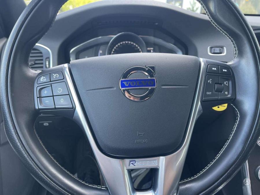 Melns Volvo V60 2018 Kauņa, ar dzinēja tilpumu 1.97 L un nobraukumu 288 tūkst. km par 7950 €, foto 19 vietnē AUTOMOTO.COM.LV