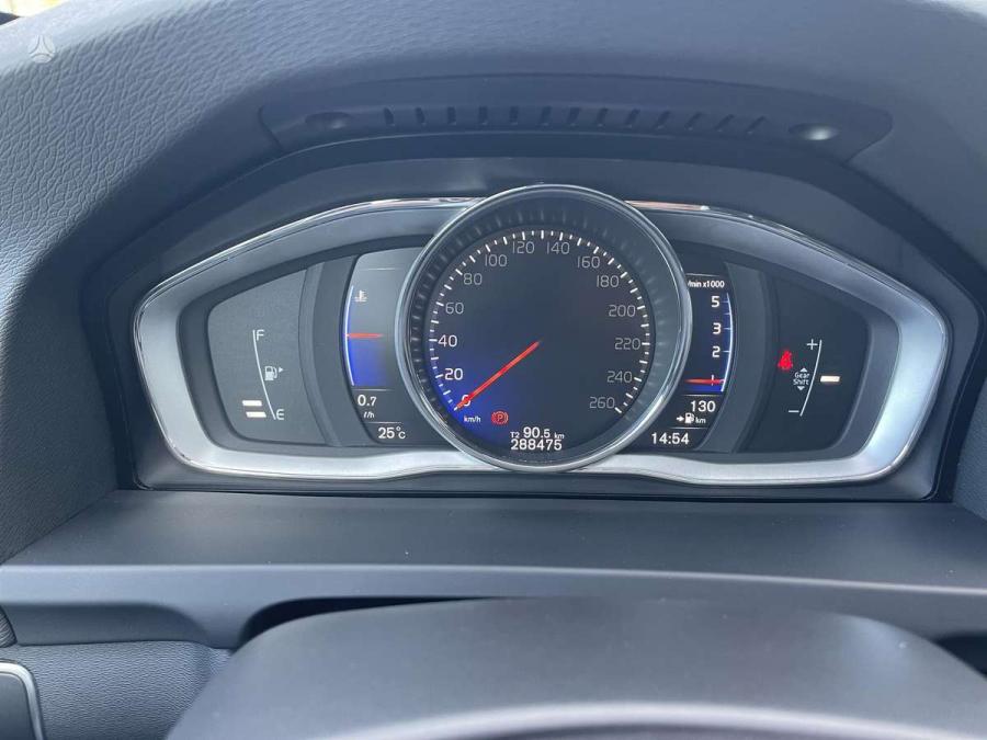 Melns Volvo V60 2018 Kauņa, ar dzinēja tilpumu 1.97 L un nobraukumu 288 tūkst. km par 7950 €, foto 20 vietnē AUTOMOTO.COM.LV
