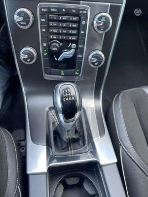Melns Volvo V60 2018 Kauņa, ar dzinēja tilpumu 1.97 L un nobraukumu 288 tūkst. km par 7950 €, foto 22 vietnē AUTOMOTO.COM.LV
