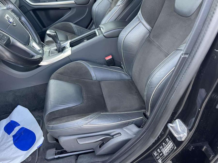 Melns Volvo V60 2018 Kauņa, ar dzinēja tilpumu 1.97 L un nobraukumu 288 tūkst. km par 7950 €, foto 25 vietnē AUTOMOTO.COM.LV