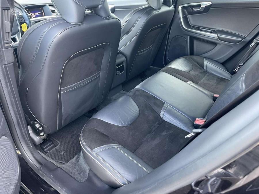Melns Volvo V60 2018 Kauņa, ar dzinēja tilpumu 1.97 L un nobraukumu 288 tūkst. km par 7950 €, foto 26 vietnē AUTOMOTO.COM.LV