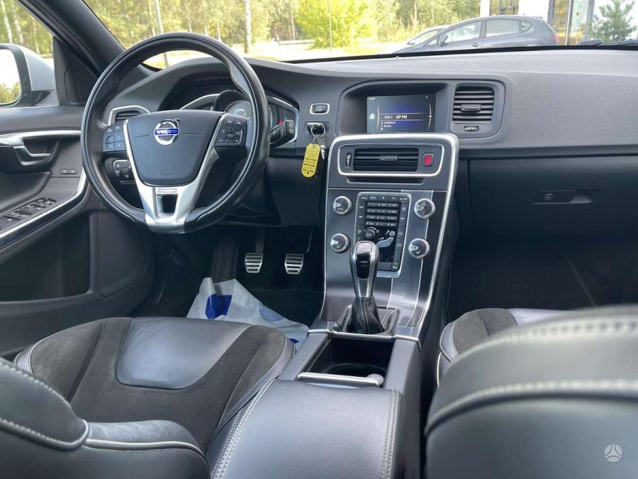 Melns Volvo V60 2018 Kauņa, ar dzinēja tilpumu 1.97 L un nobraukumu 288 tūkst. km par 7950 €, foto 27 vietnē AUTOMOTO.COM.LV