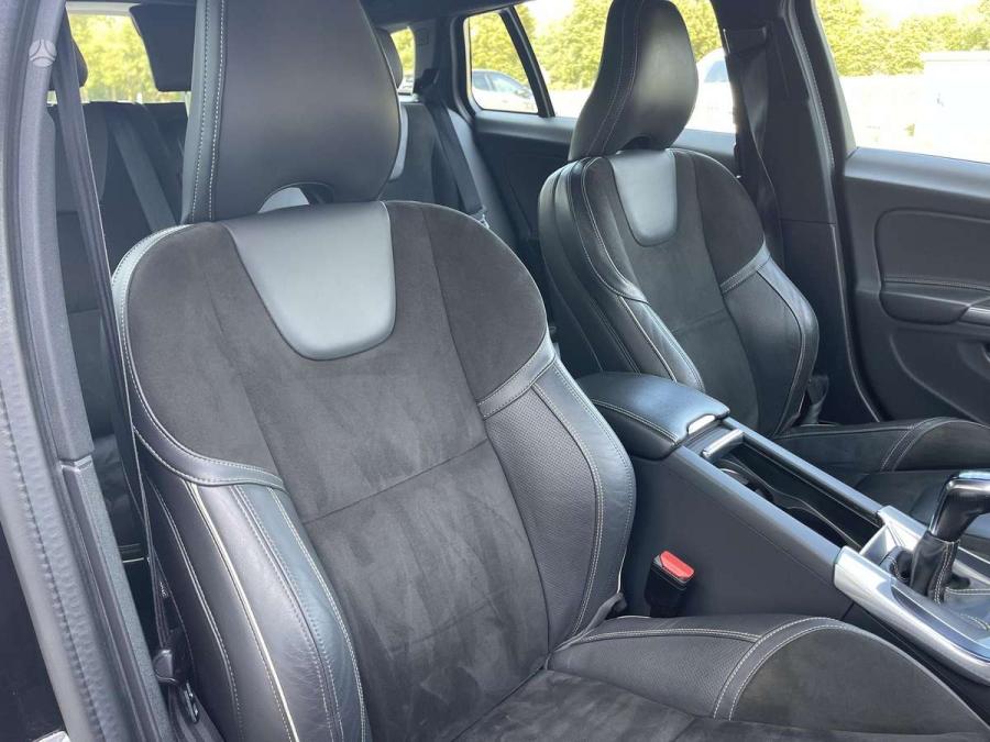 Melns Volvo V60 2018 Kauņa, ar dzinēja tilpumu 1.97 L un nobraukumu 288 tūkst. km par 7950 €, foto 30 vietnē AUTOMOTO.COM.LV
