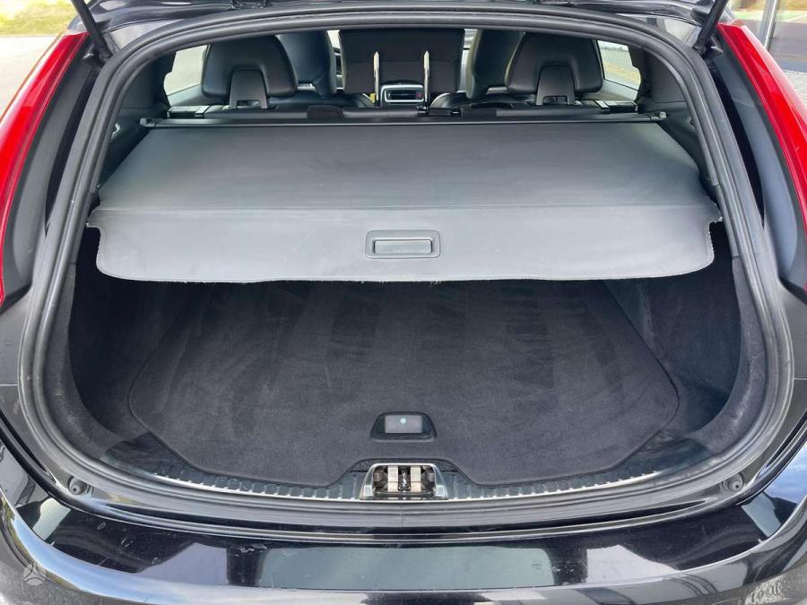 Melns Volvo V60 2018 Kauņa, ar dzinēja tilpumu 1.97 L un nobraukumu 288 tūkst. km par 7950 €, foto 33 vietnē AUTOMOTO.COM.LV