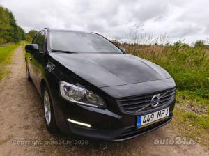 Melns Volvo V60 2018 Narva, ar dzinēja tilpumu 2.00 L un nobraukumu 158 tūkst. km par 11500 €, foto  vietnē AUTOMOTO.COM.LV
