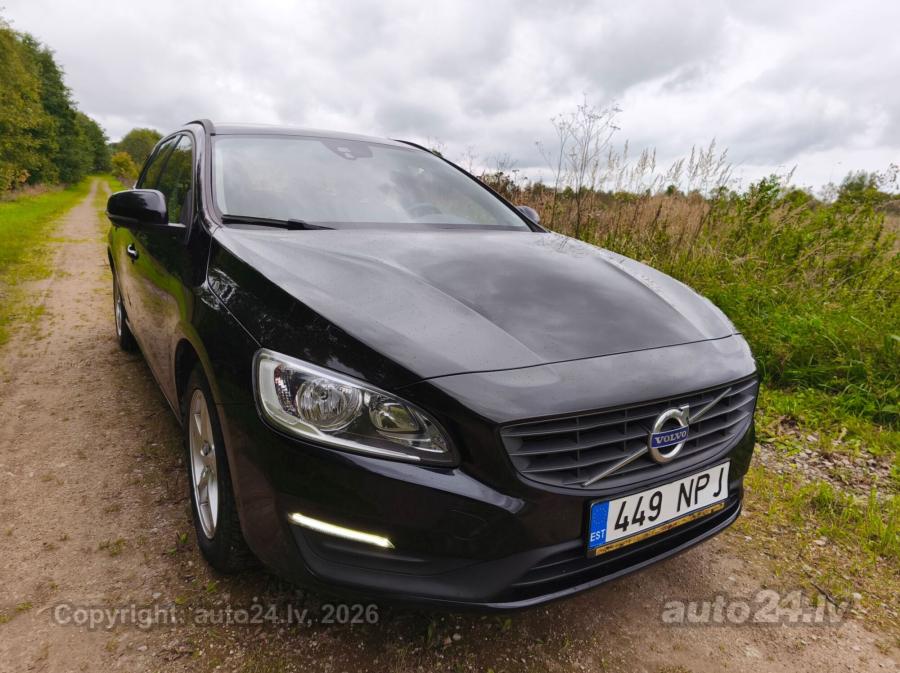 Melns Volvo V60 2018 Narva, ar dzinēja tilpumu 2.00 L un nobraukumu 158 tūkst. km par 11500 €, foto 1 vietnē AUTOMOTO.COM.LV