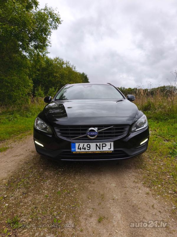 Melns Volvo V60 2018 Narva, ar dzinēja tilpumu 2.00 L un nobraukumu 158 tūkst. km par 11500 €, foto 3 vietnē AUTOMOTO.COM.LV