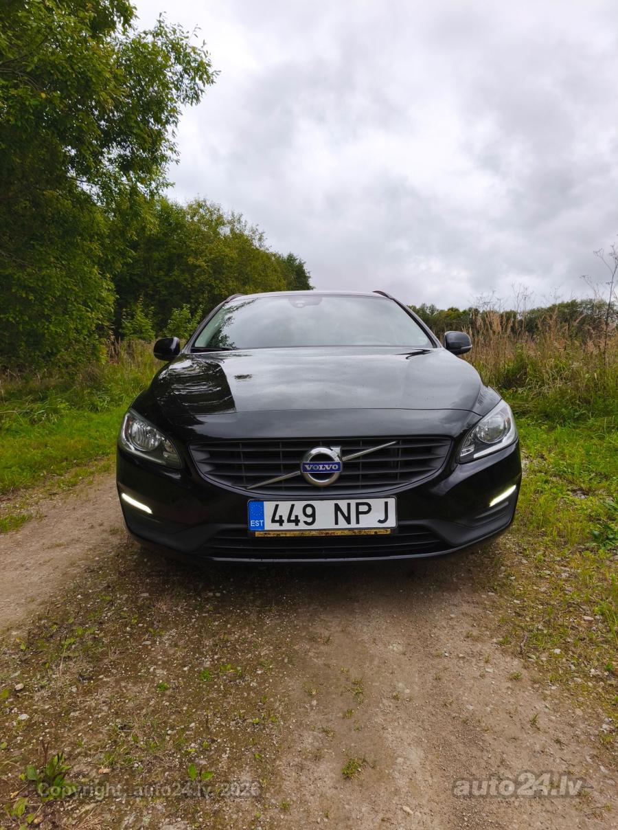 Melns Volvo V60 2018 Narva, ar dzinēja tilpumu 2.00 L un nobraukumu 158 tūkst. km par 11500 €, foto 3 vietnē AUTOMOTO.COM.LV