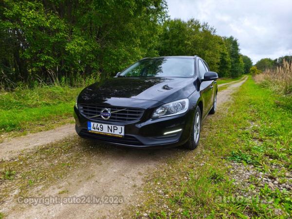 Melns Volvo V60 2018 Narva, ar dzinēja tilpumu 2.00 L un nobraukumu 158 tūkst. km par 11500 €, foto 4 vietnē AUTOMOTO.COM.LV
