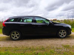 Melns Volvo V60 2018 Narva, ar dzinēja tilpumu 2.00 L un nobraukumu 158 tūkst. km par 11500 €, foto 5 vietnē AUTOMOTO.COM.LV