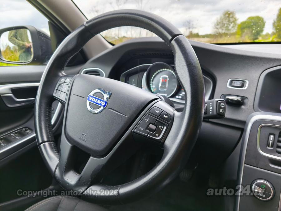 Melns Volvo V60 2018 Narva, ar dzinēja tilpumu 2.00 L un nobraukumu 158 tūkst. km par 11500 €, foto 7 vietnē AUTOMOTO.COM.LV