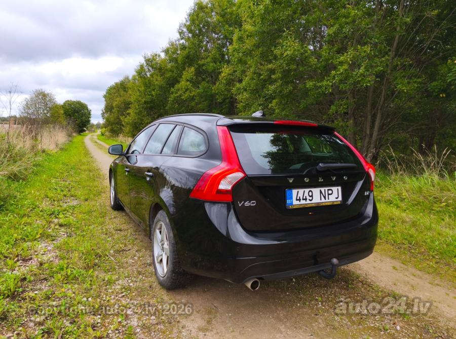 Melns Volvo V60 2018 Narva, ar dzinēja tilpumu 2.00 L un nobraukumu 158 tūkst. km par 11500 €, foto 8 vietnē AUTOMOTO.COM.LV