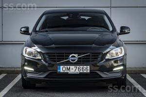 Black Volvo V60 2018 in Riga, with an engine capacity of 2.00 L and mileage of 230 thousand km for 9490 €, photo 3 on AUTOMOTO.COM.LV