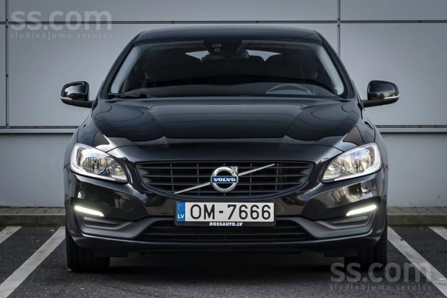 Black Volvo V60 2018 in Riga, with an engine capacity of 2.00 L and mileage of 230 thousand km for 9490 €, photo 3 on AUTOMOTO.COM.LV