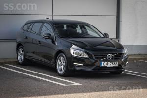 Black Volvo V60 2018 in Riga, with an engine capacity of 2.00 L and mileage of 230 thousand km for 9490 €, photo 4 on AUTOMOTO.COM.LV